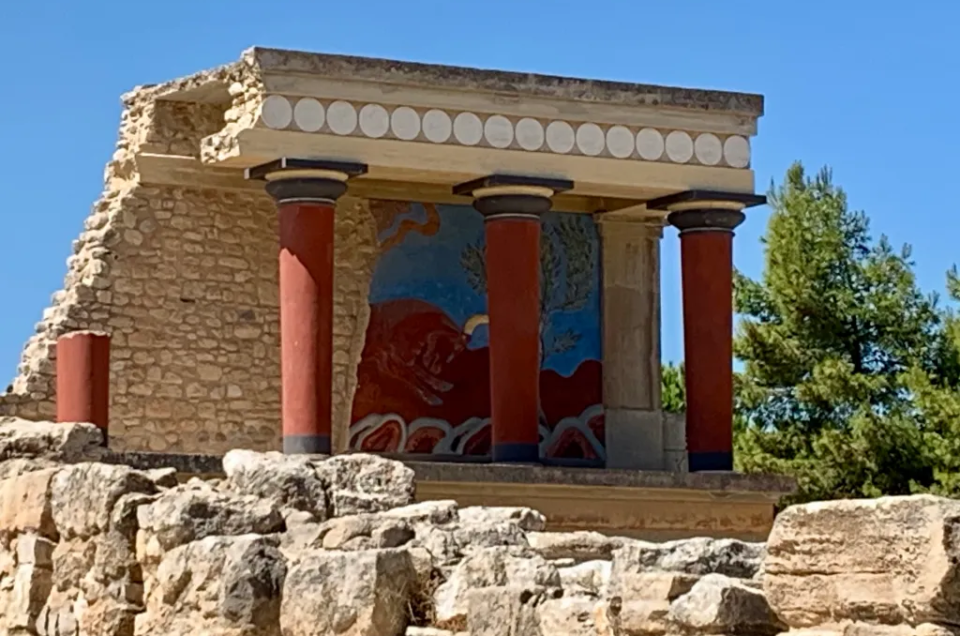 The Palace of Knossos & The Archaeological Museum – Iolkos Tours